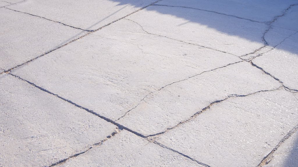 How to Spot Early Signs of Concrete Damage In Ontario